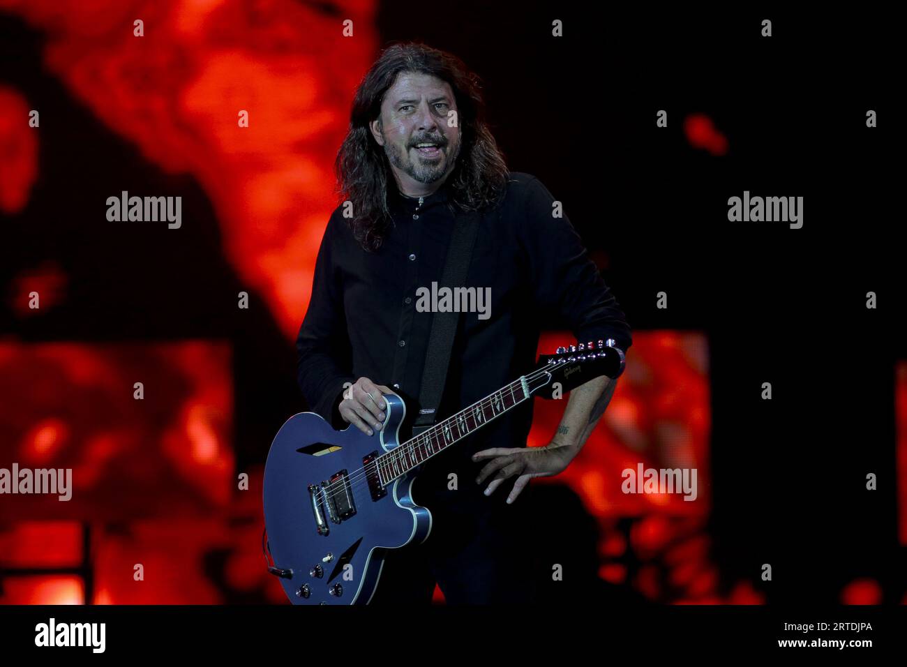 Lead singer dave grohl hi-res stock photography and images - Alamy