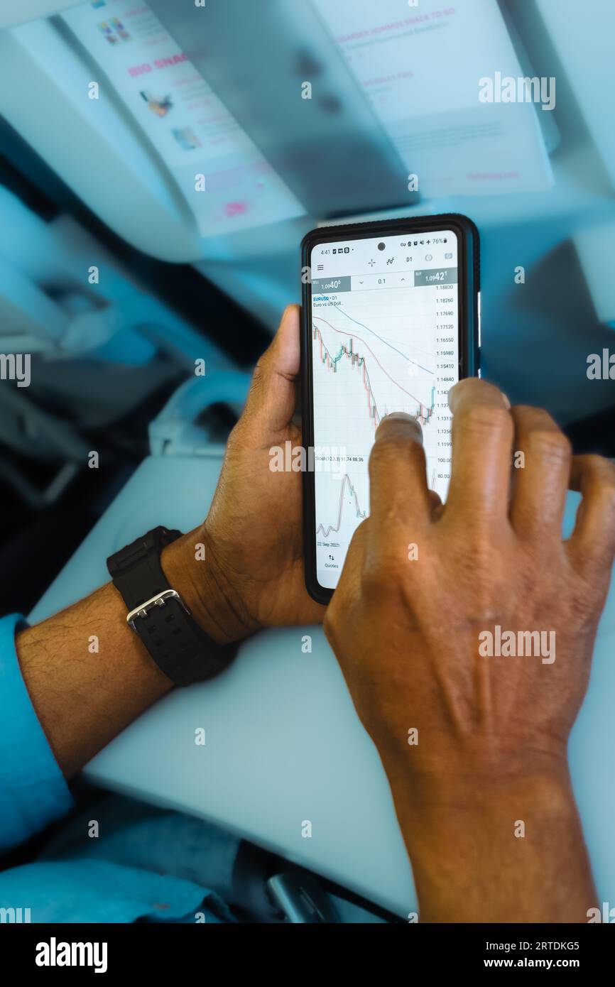 Phone mobile display graph hi-res stock photography and images - Alamy