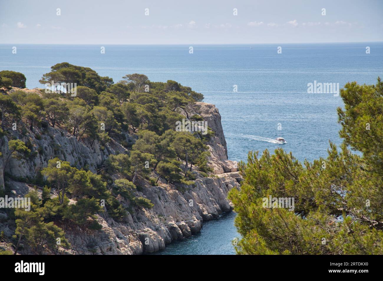 White cliffs in calanques hi-res stock photography and images - Alamy