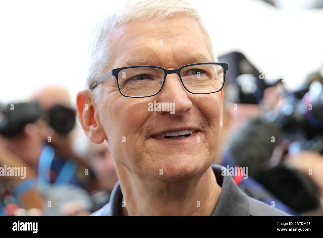 Iphone 15 tim cook hi-res stock photography and images - Alamy