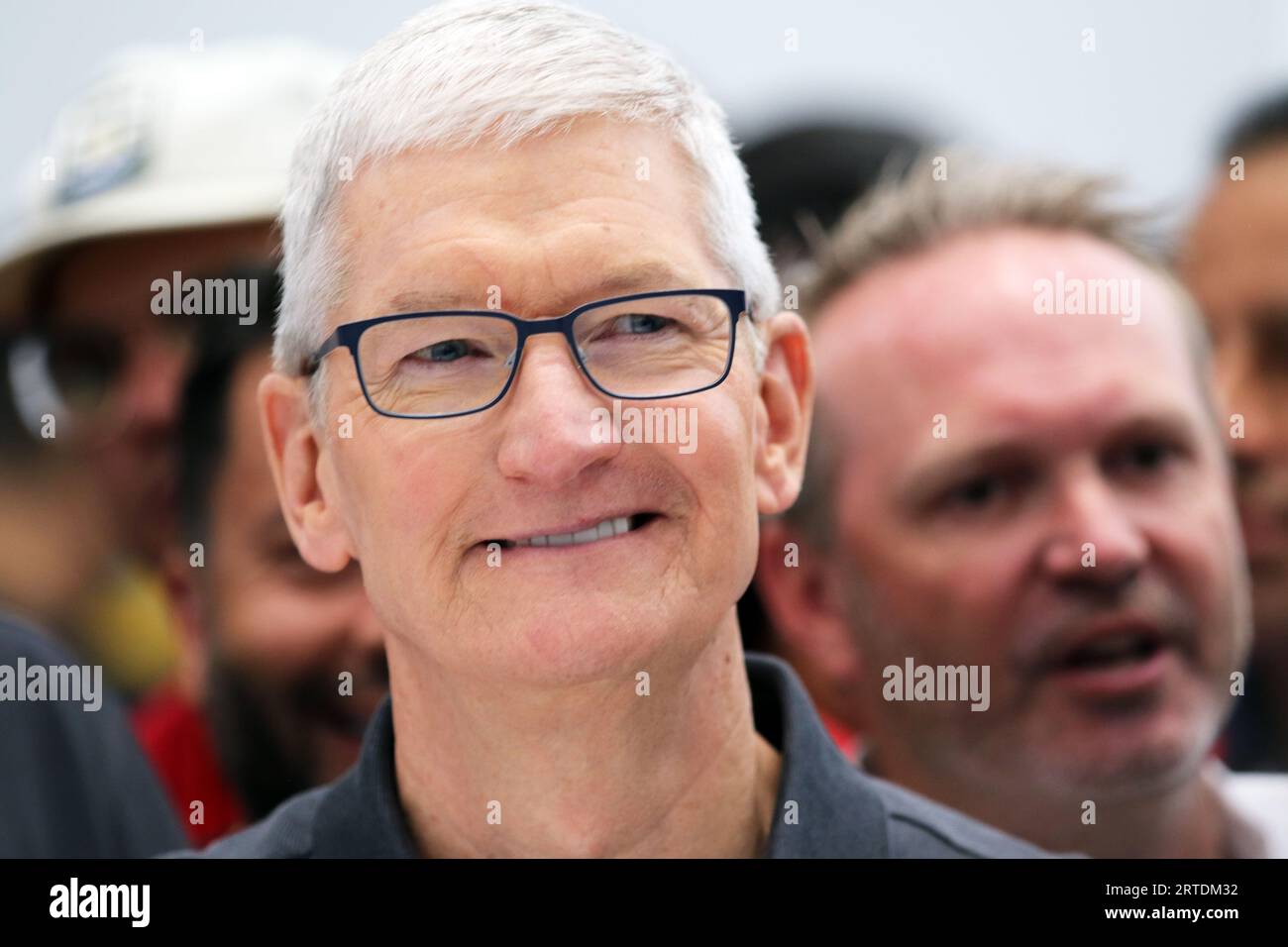 Iphone 15 tim cook hi-res stock photography and images - Alamy