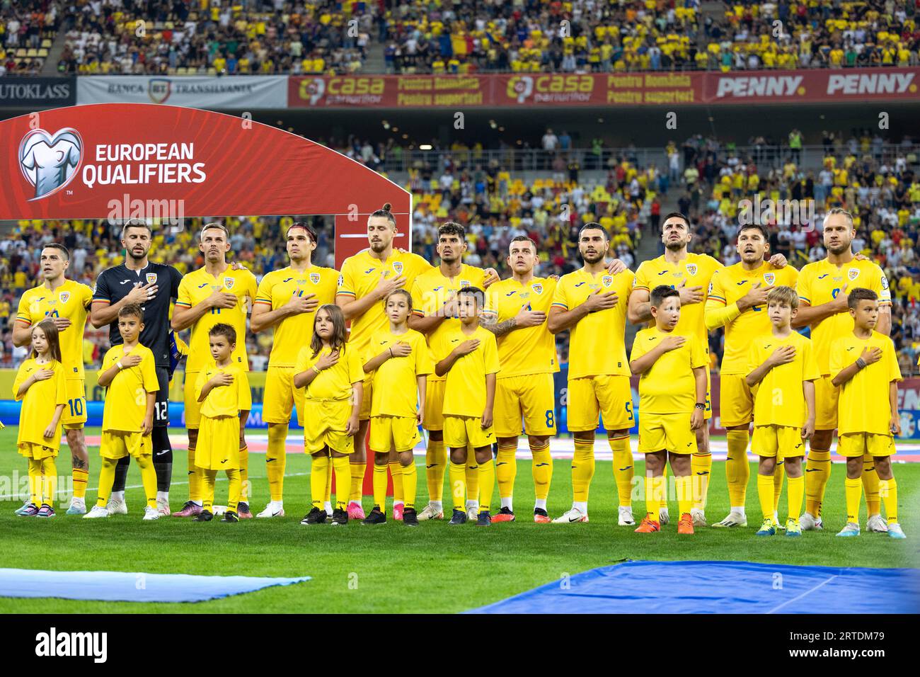 Bucharest, Roumanie. 12th Sep, 2023. National team of Romania singing ...