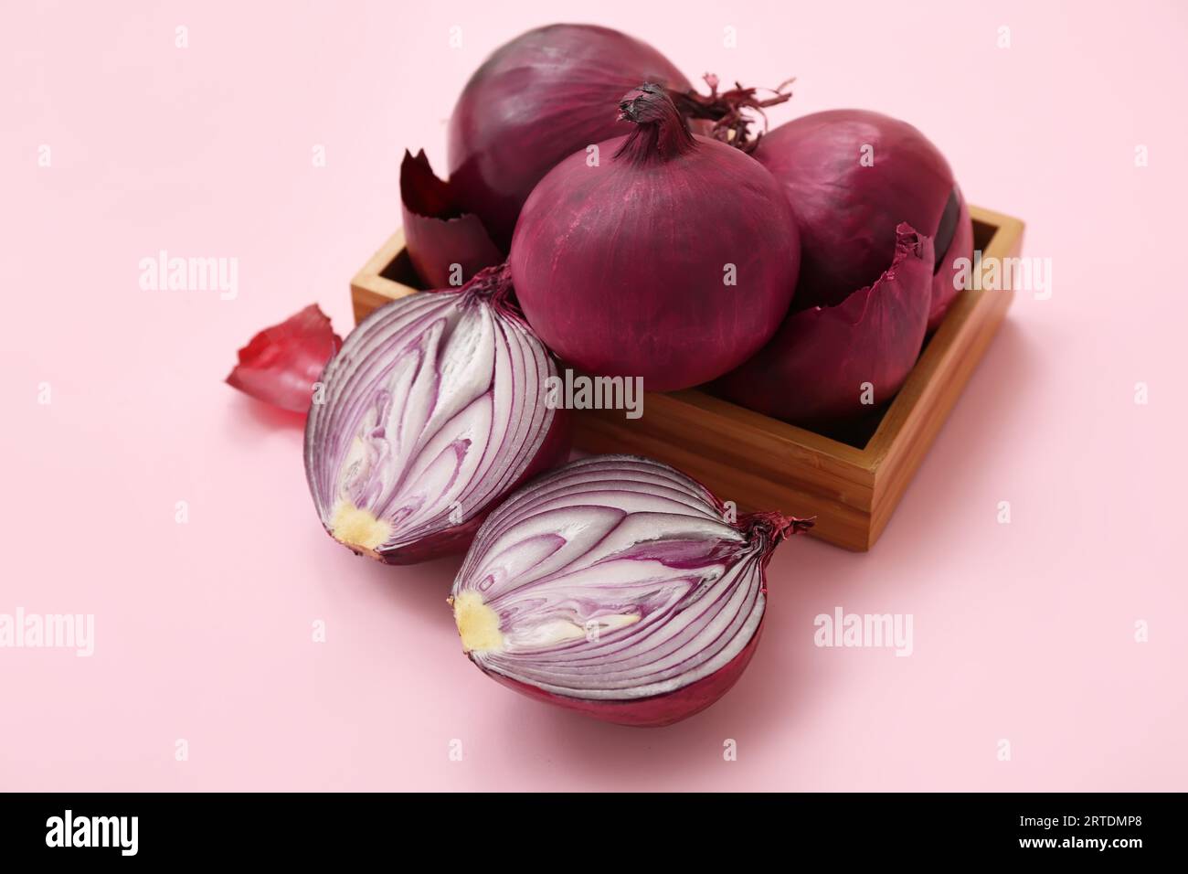 Box pink onions hi-res stock photography and images - Alamy