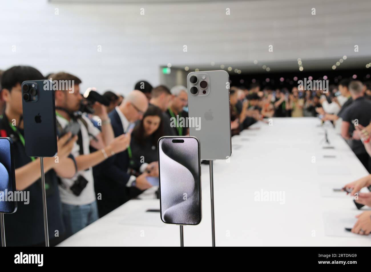 Iphone 15 pro hi-res stock photography and images - Alamy