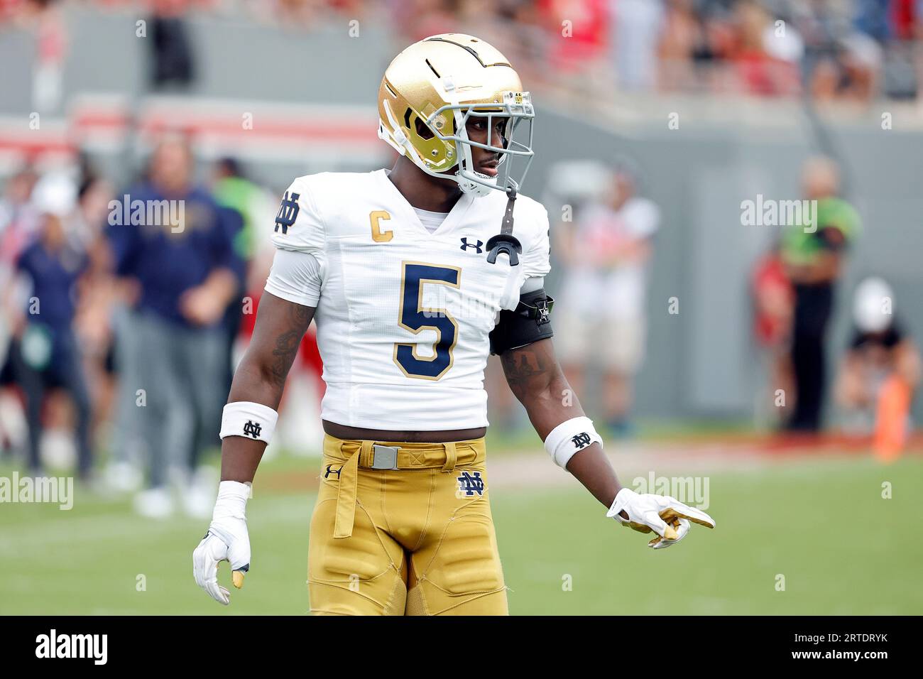 Notre Dame cornerback Cam Hart (5) waits for play to start against ...