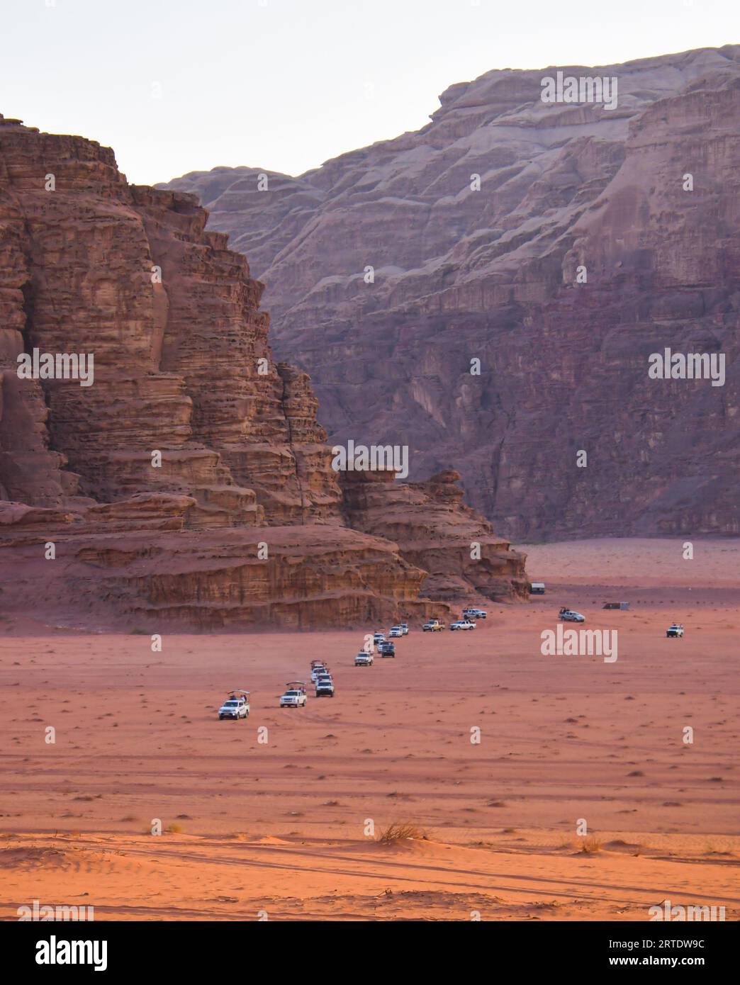 4wd vehicles caravan drive on Sunset tour visit spots in Wadi rum ...