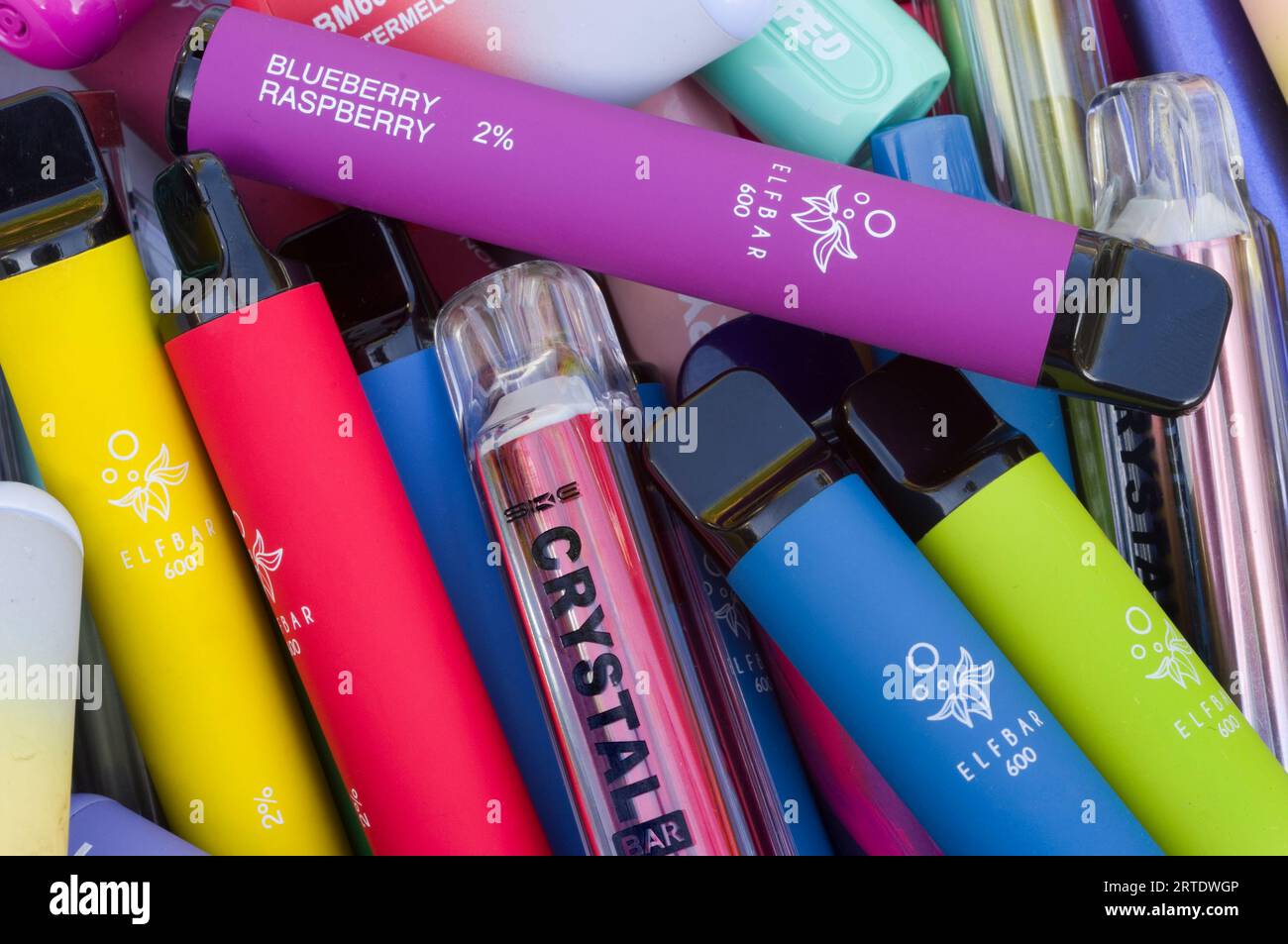 E cigarettes vapes hi-res stock photography and images - Alamy