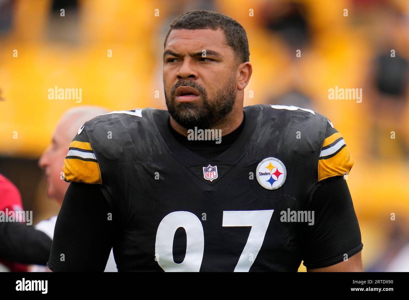 Pittsburgh Steelers defensive tackle Cameron Heyward (97) warm ups ...