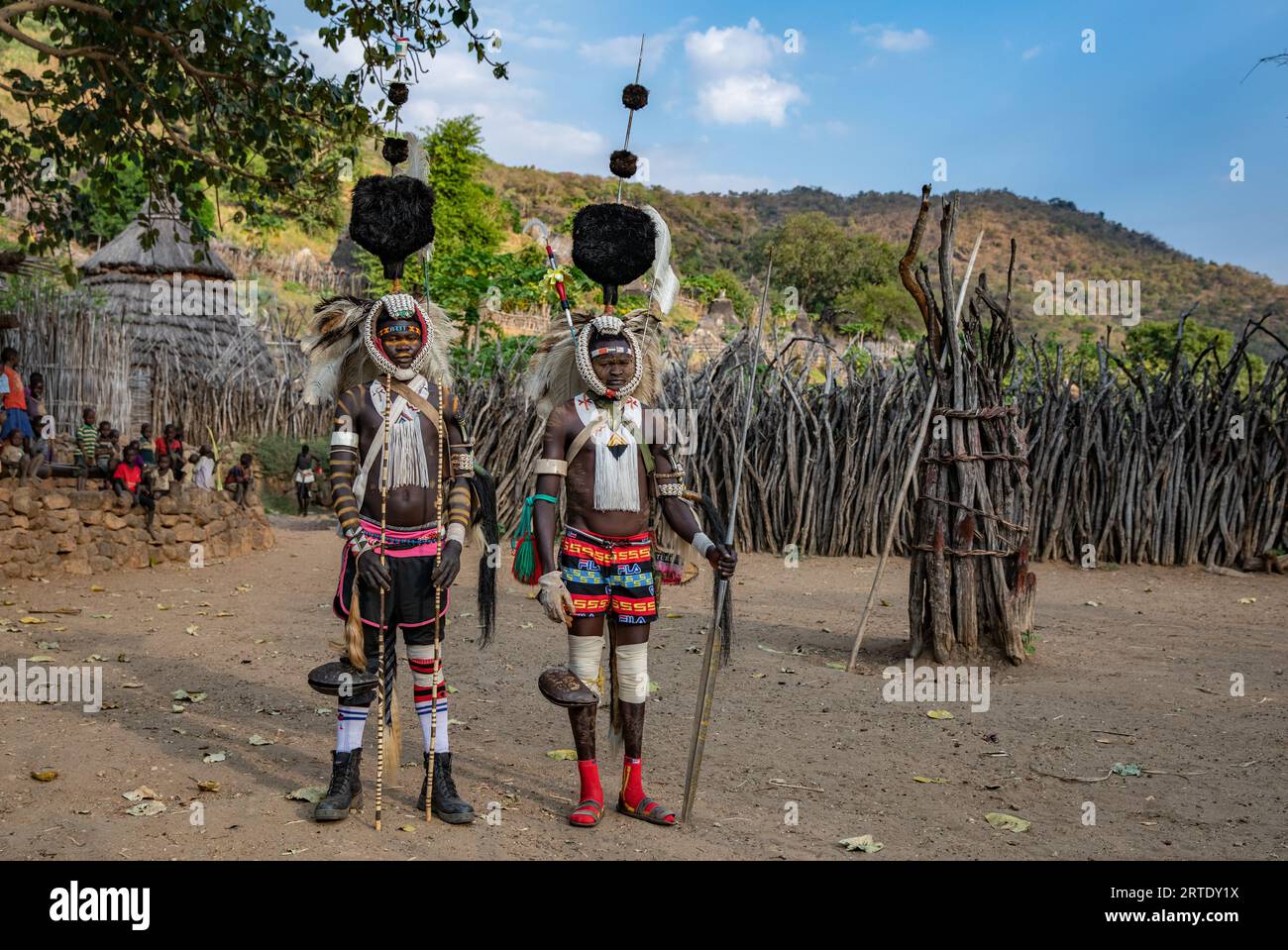 Lotuko people dancers Stock Photo - Alamy