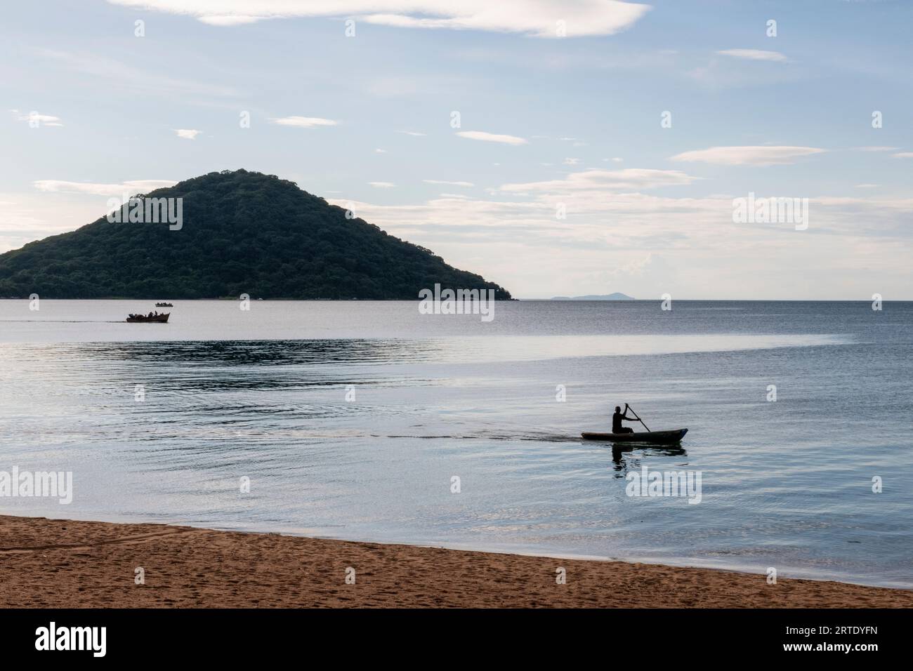 Cape Maclear, Malawi. Men canoe on Lake Malawi Stock Photo - Alamy