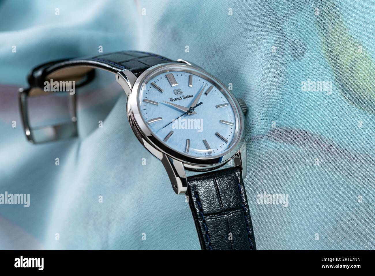 Grand Seiko ‘Skyflake’ Quartz SBGX353 handcrafted by Takumi artisans ...