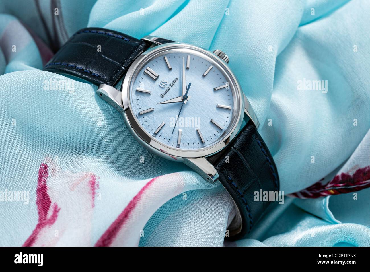 Grand Seiko ‘Skyflake’ Quartz SBGX353 handcrafted by Takumi artisans ...