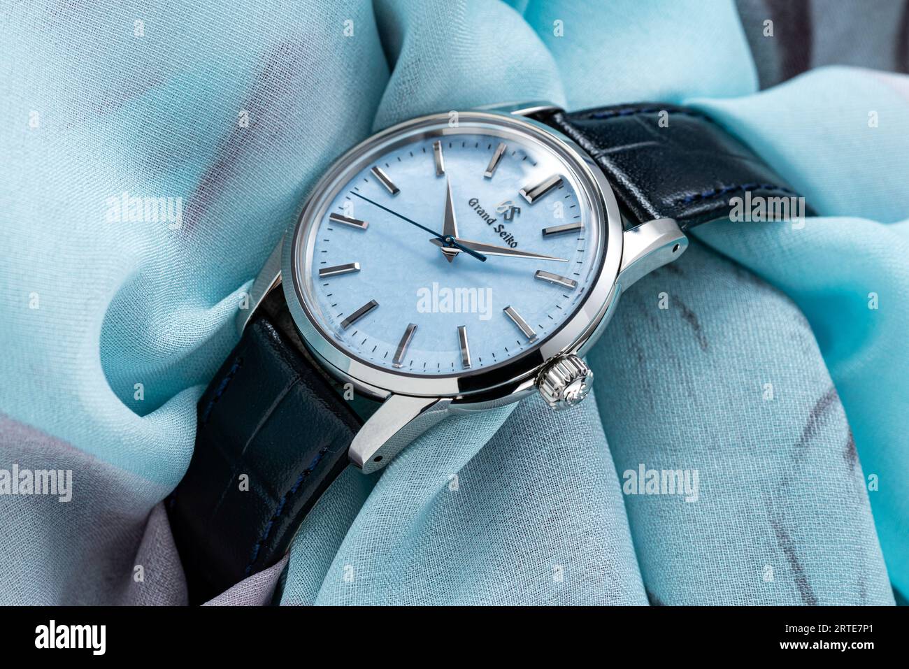 Grand Seiko ‘Skyflake’ Quartz SBGX353 handcrafted by Takumi artisans ...