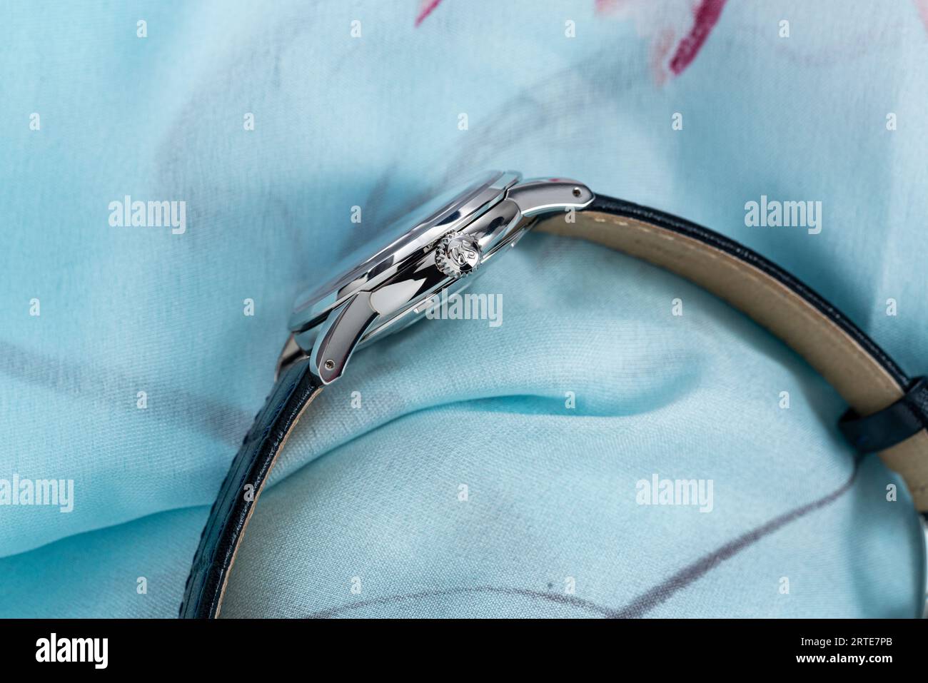 Grand Seiko ‘Skyflake’ Quartz SBGX353 handcrafted by Takumi artisans ...