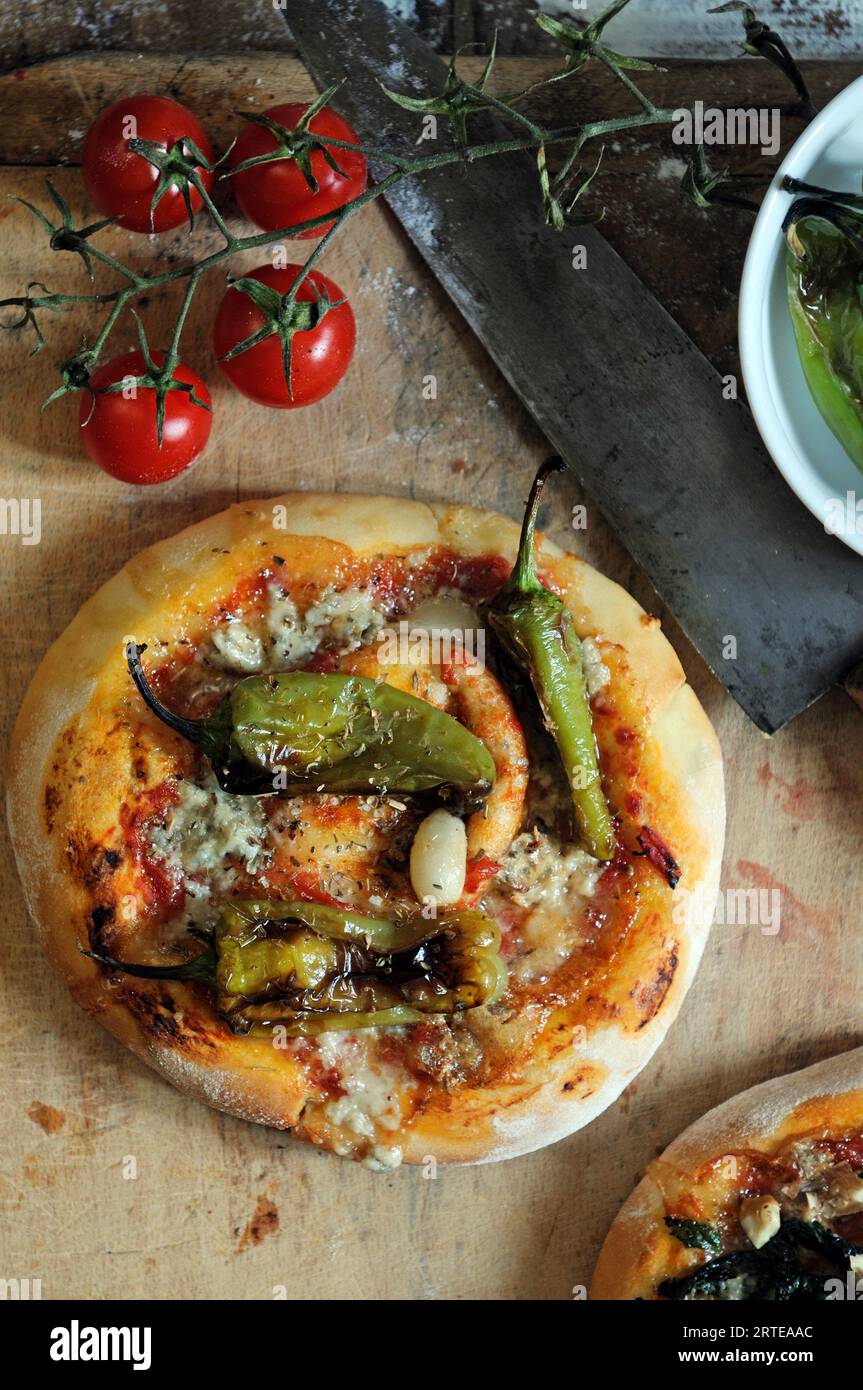 Mini pizza vegetables hi-res stock photography and images - Alamy
