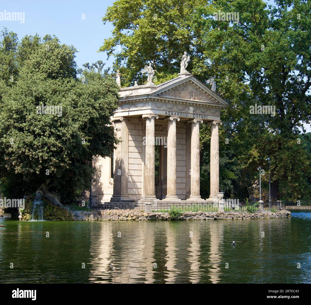 Giardino del Lago di Villa Borghese, Roma Italia Stock Photo - Alamy