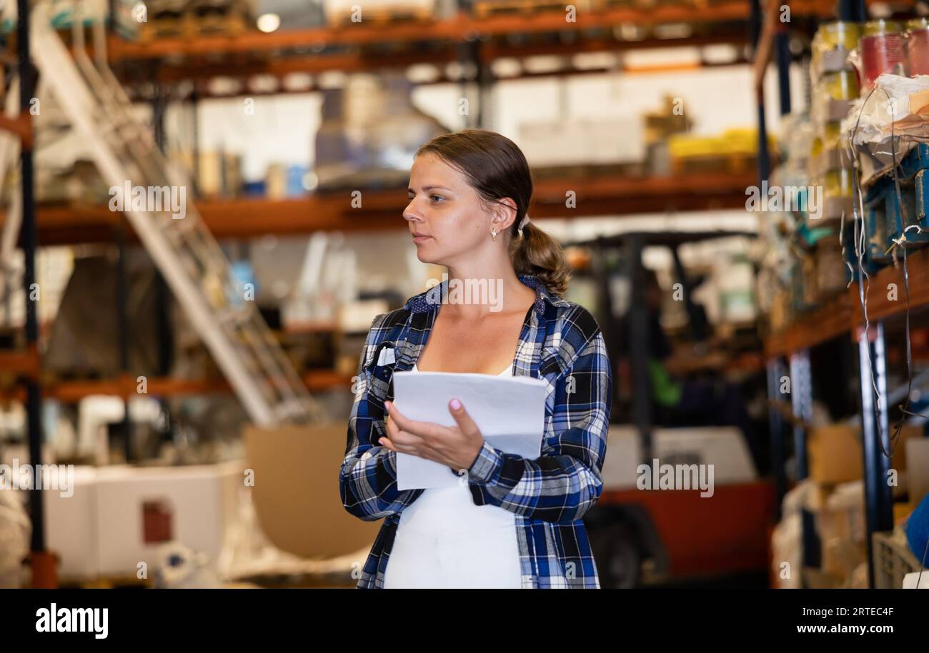 Female warehouse clerk checking hi-res stock photography and images - Alamy