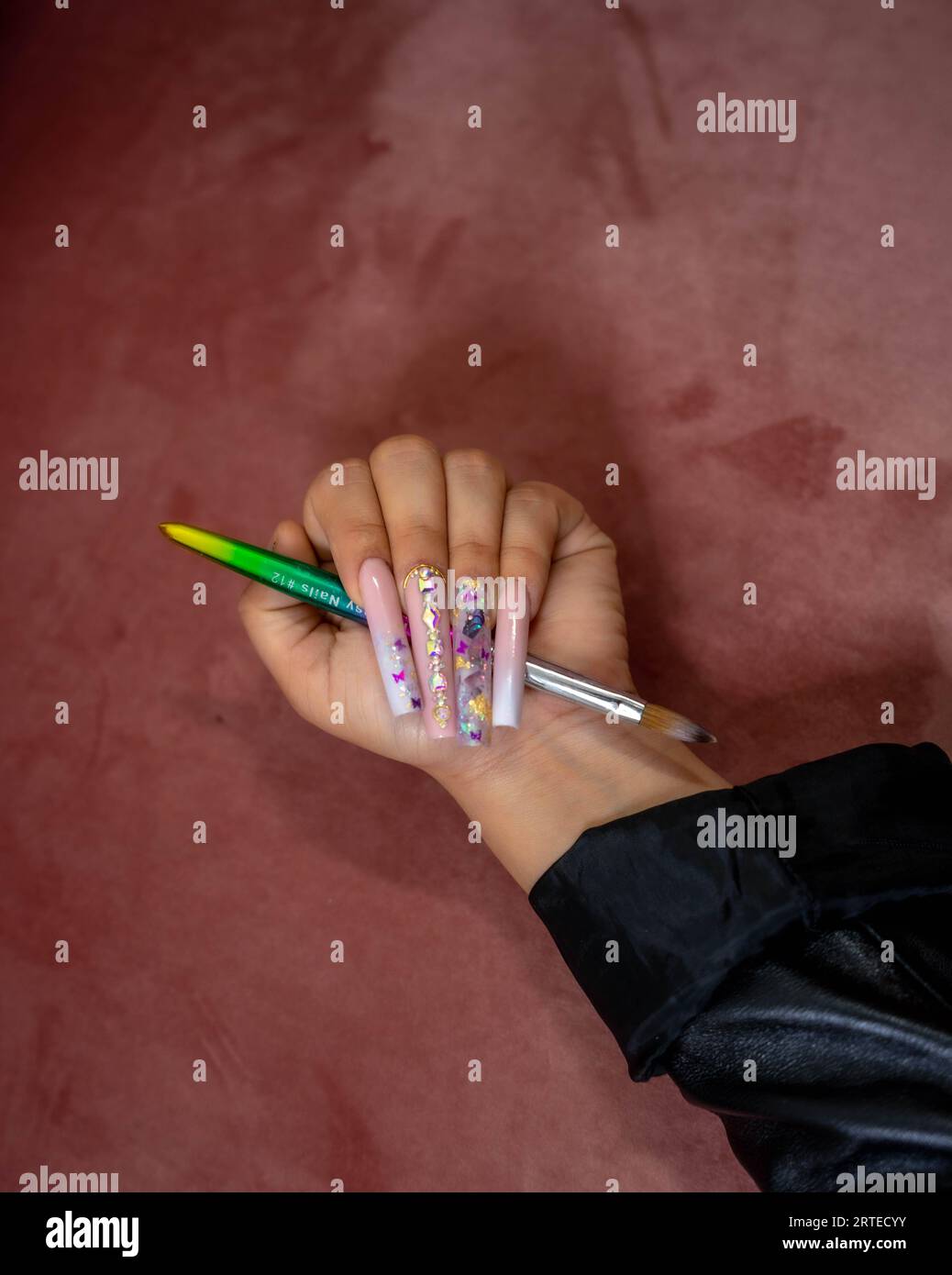 Grasp showcase hi-res stock photography and images - Alamy