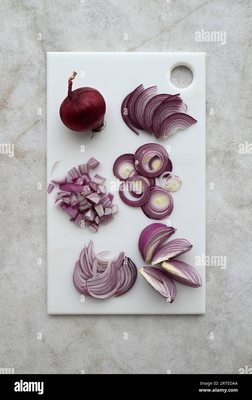 Fresh red onion being cut hi-res stock photography and images - Alamy