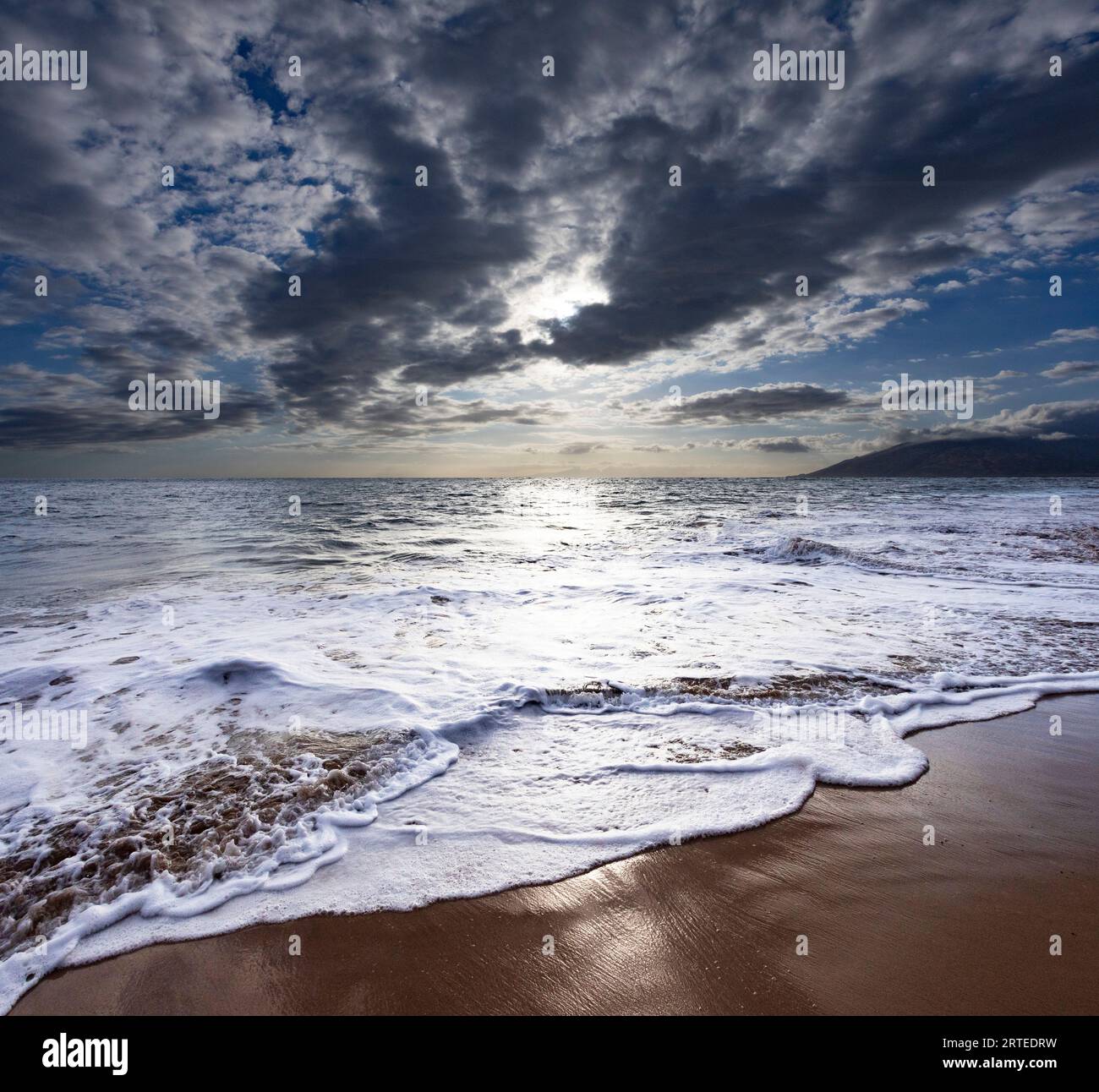 Foamy, ocean surf breaking along the shoreline of Kamaole 2 Beach at ...