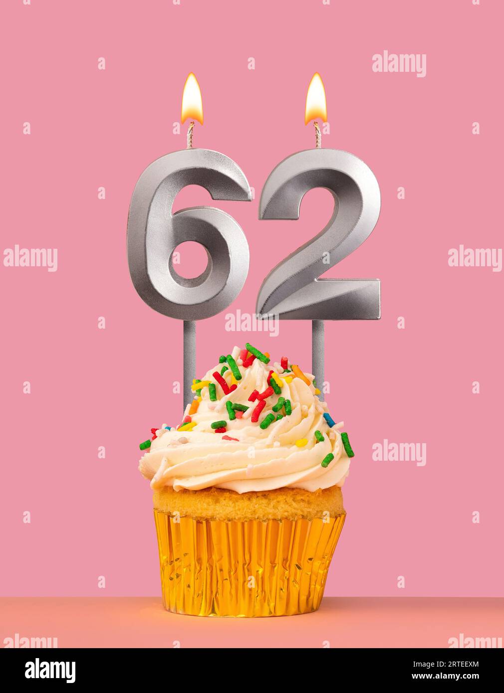 Number 62 celebration cupcake hi-res stock photography and images - Alamy