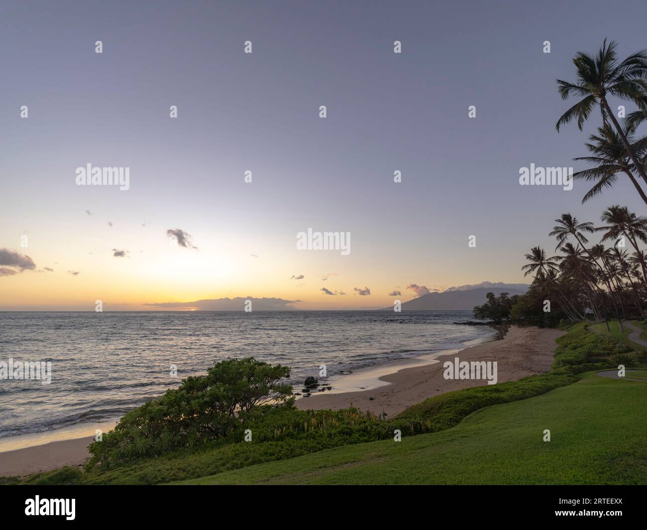 View of the Pacific Ocean at twilight from the shore at Ulua Beach ...
