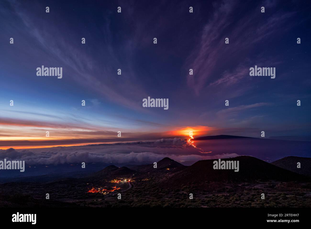 Stunning overview of the 2022 eruption and lava flow of Mauna Loa Volcano (Moku‘āweoweo, the ...