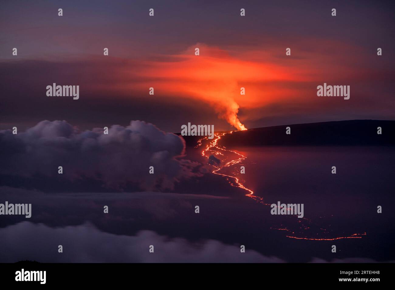 Spectacular overview of the 2022 eruption and lava flow of Mauna Loa Volcano (Moku‘āweoweo, the ...