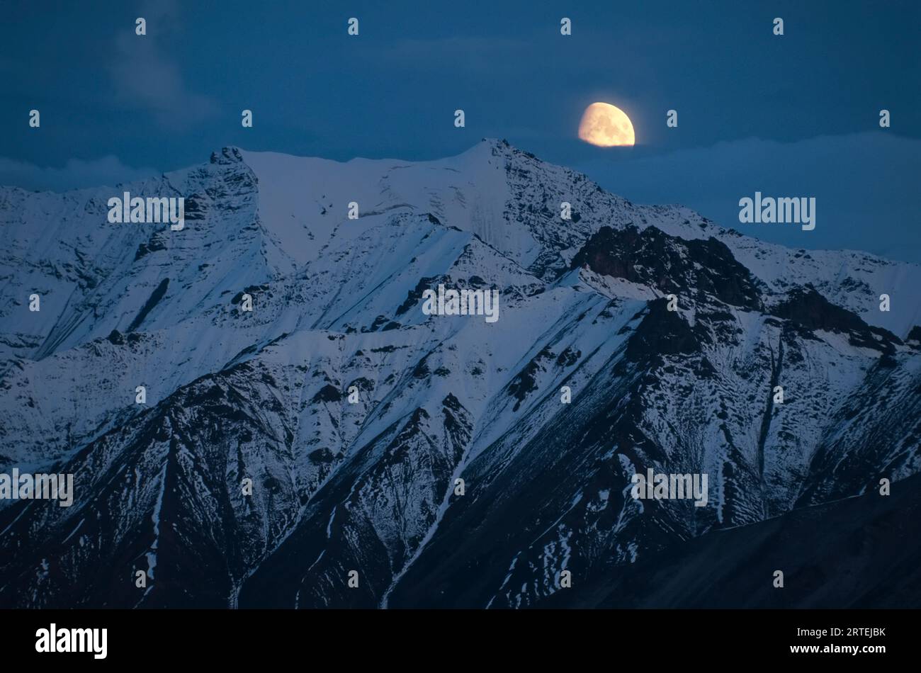 Moon and the alaska range hi-res stock photography and images - Alamy