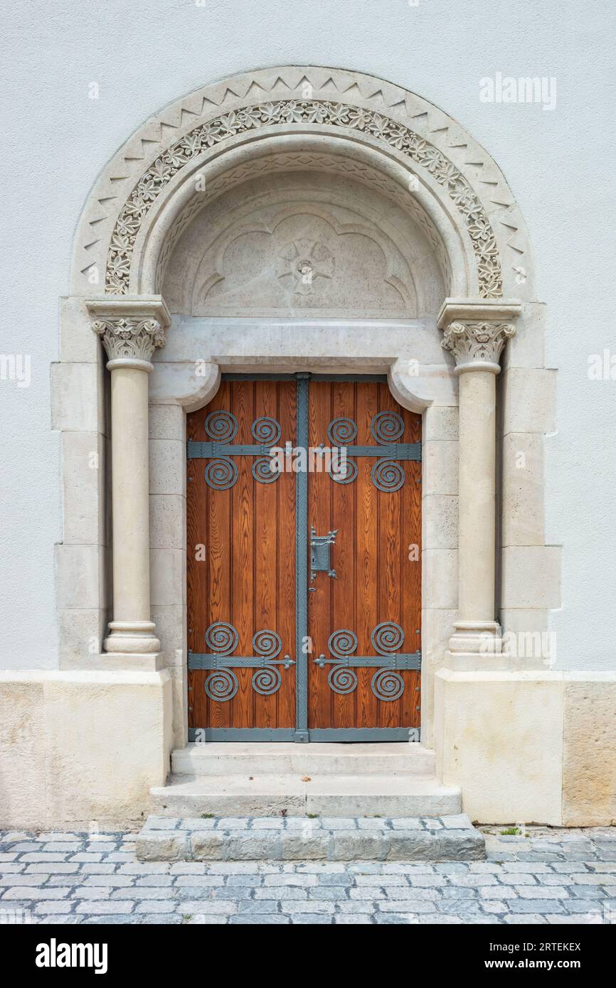 Cathedral door hi-res stock photography and images - Alamy