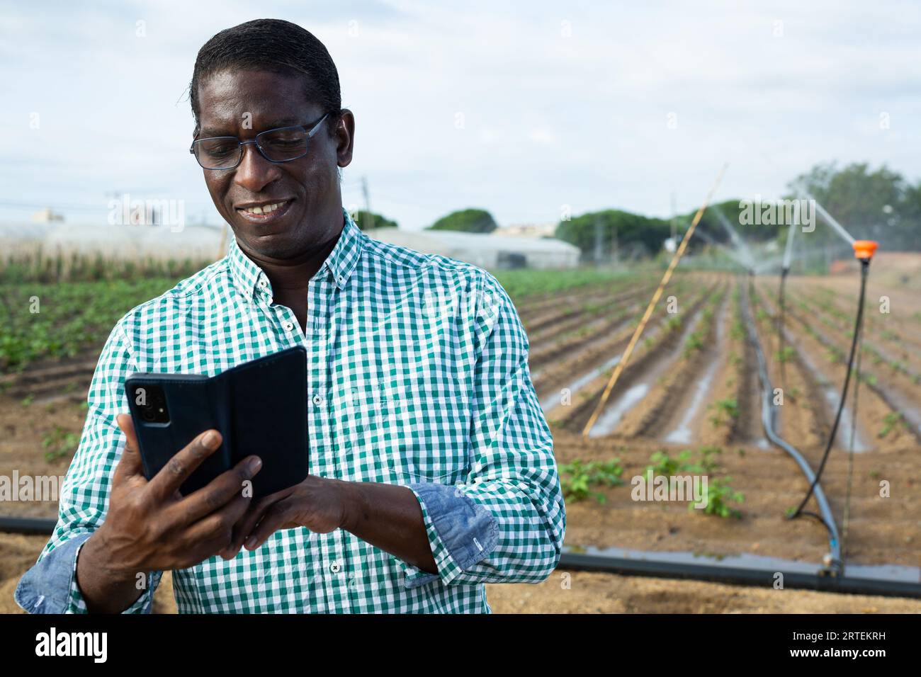 Farmer using smartphone technology hi-res stock photography and images ...