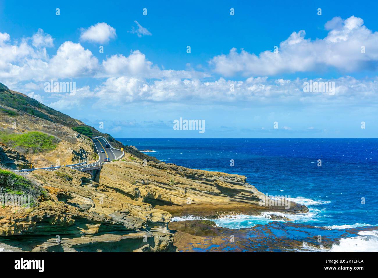 Lanai Lookout on the Kalanianaole Highway in Oahu, Hawaii, with ...