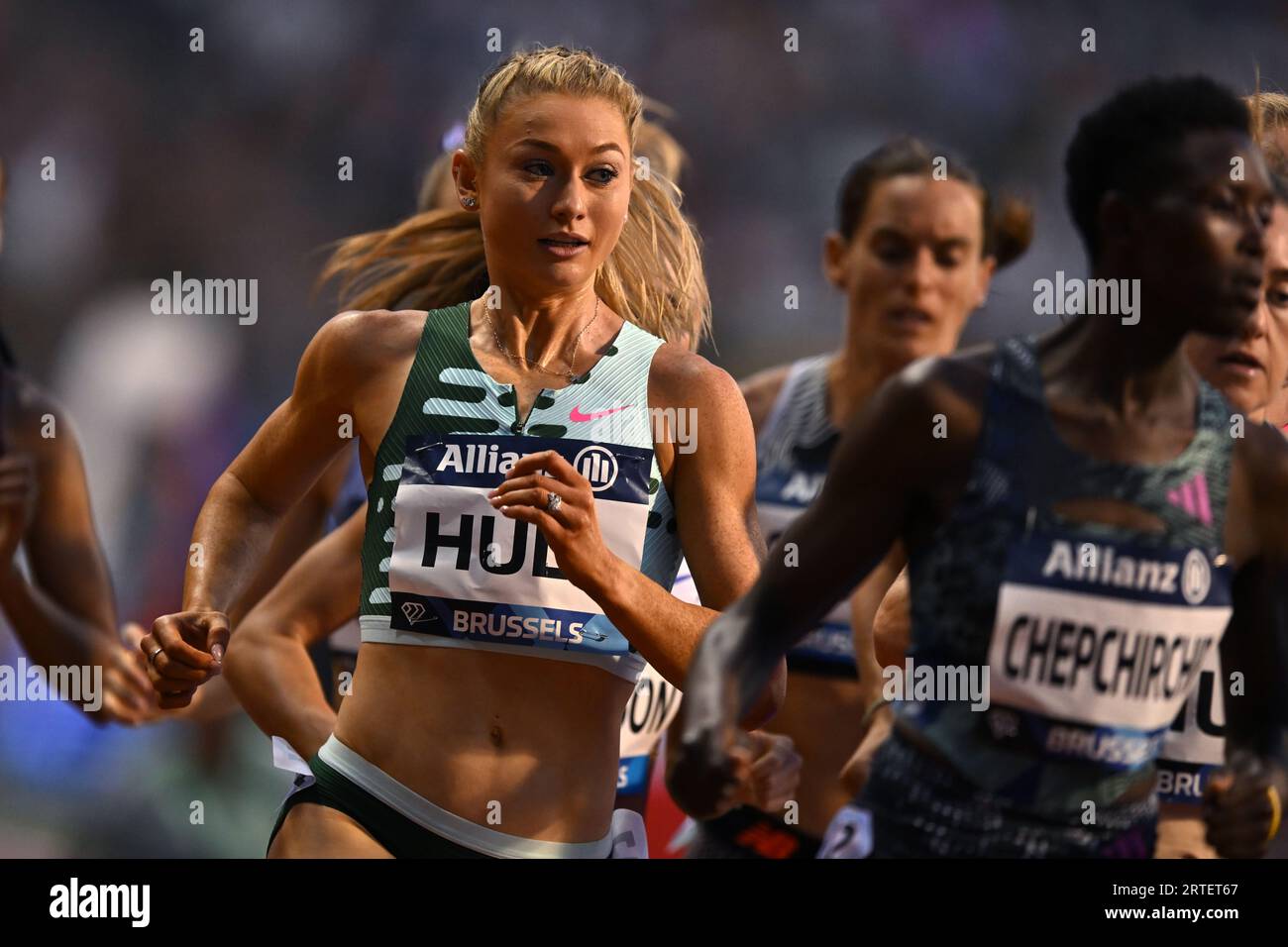 BRUSSELS - (l) Jessica Hull during the 1500 meters of the Allianz ...