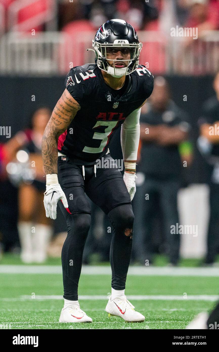 Atlanta Falcons safety Jessie Bates III (3) lines up during the second ...