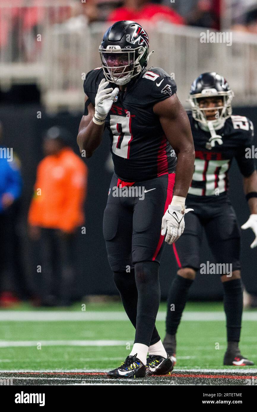 Atlanta Falcons linebacker Lorenzo Carter (0) lines up during the ...