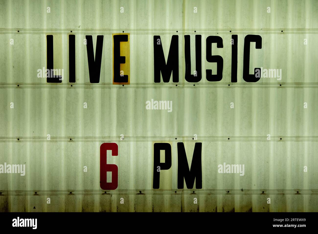 Live music signage outside honky tonk Stock Photo - Alamy