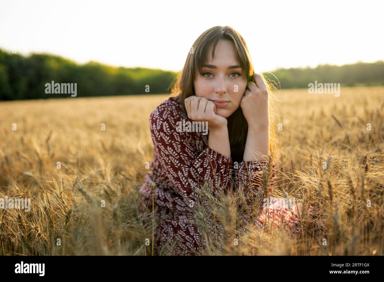 Crouching looking to camera hi-res stock photography and images - Alamy