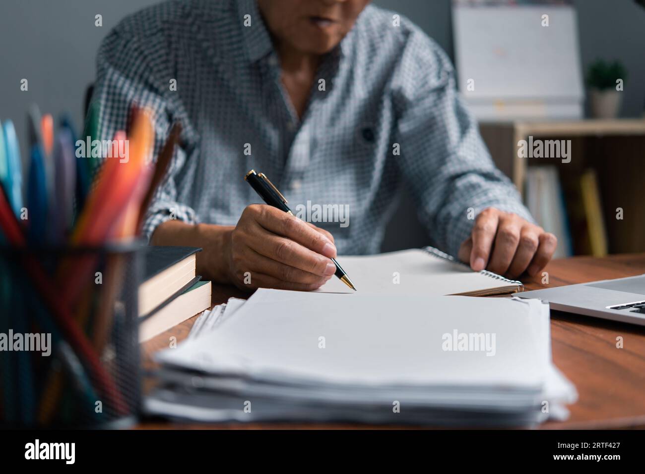 Man standing taking notes on hi-res stock photography and images - Alamy
