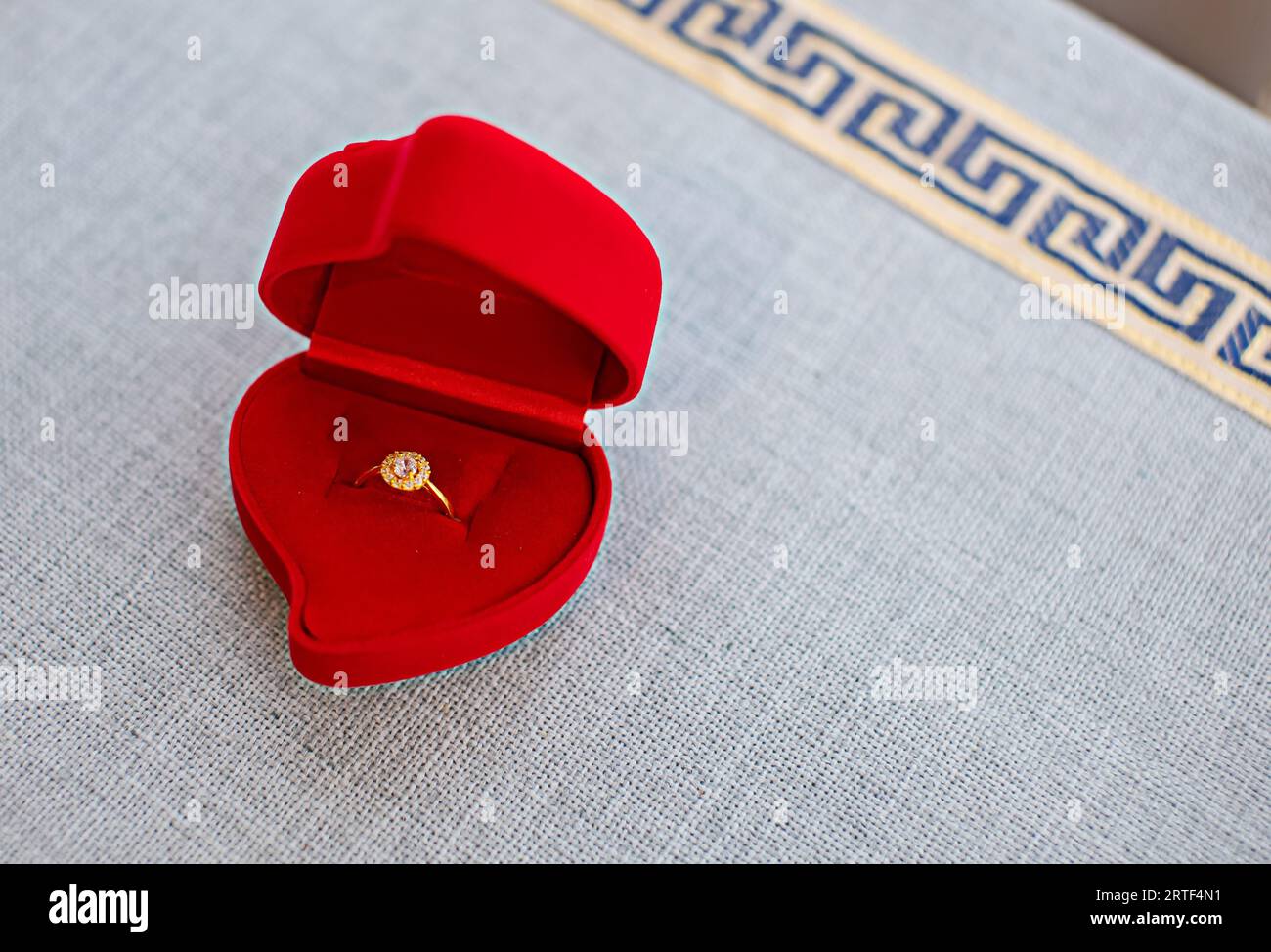 Gold ring box hi-res stock photography and images - Alamy
