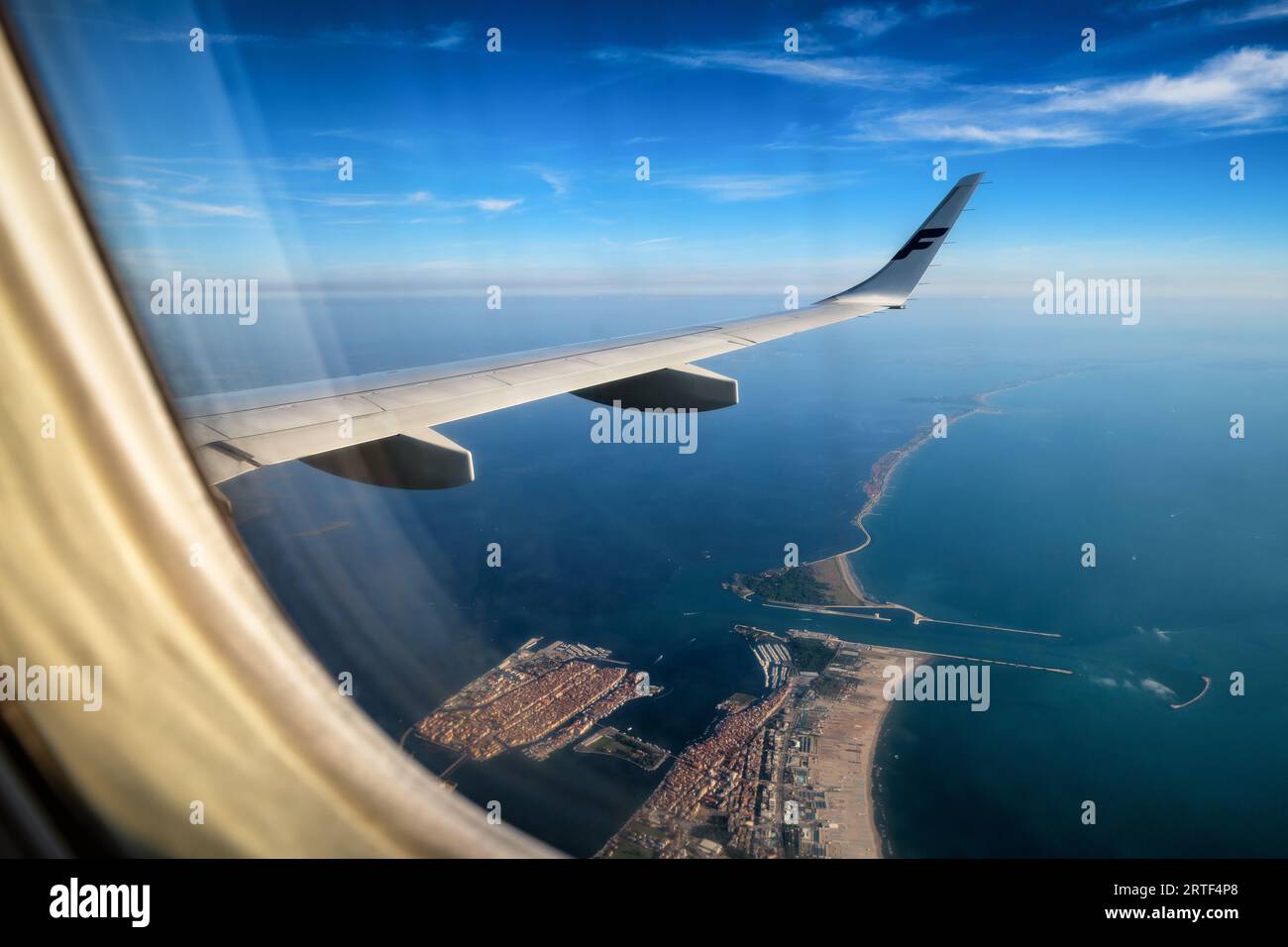 Italy flying airplane wing hi-res stock photography and images - Alamy
