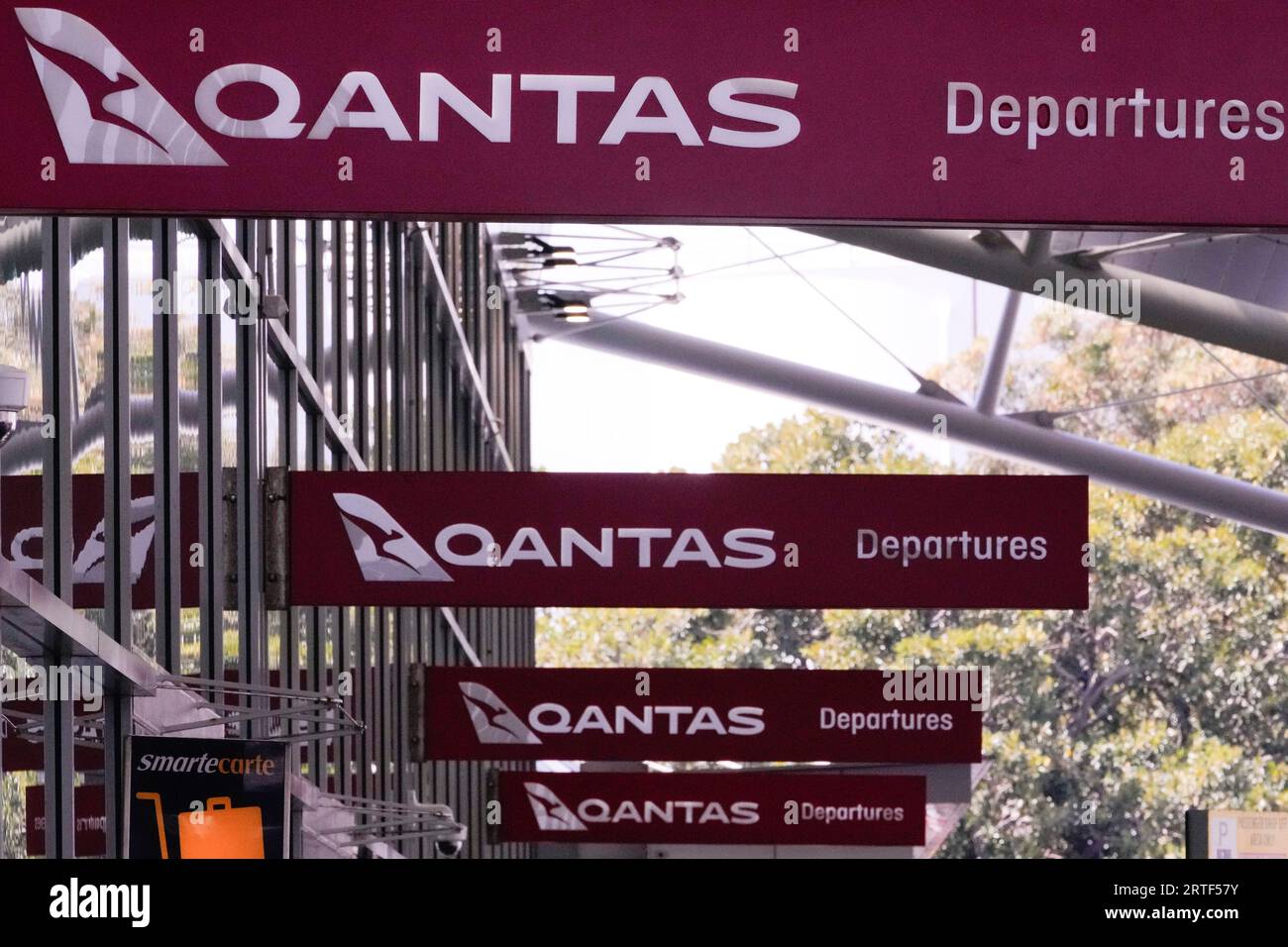 Qantas signage outside Sydney's domestic terminal, Wednesday, Sept. 13 ...