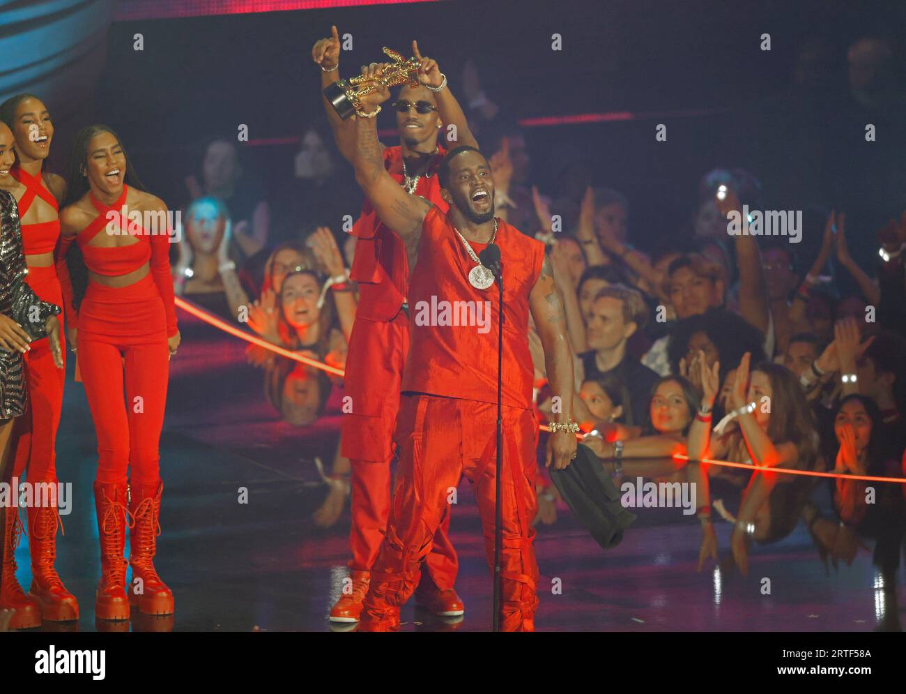 Newark, United Stated. 12th Sep, 2023. Sean 'Diddy' Combs celebrates ...