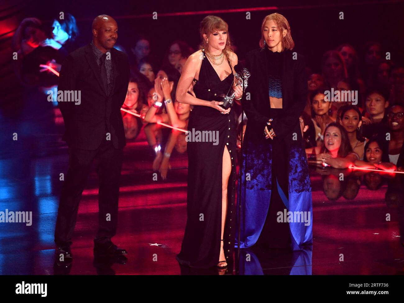 Taylor Swift on stage after winning the Best Direction award for Anti ...
