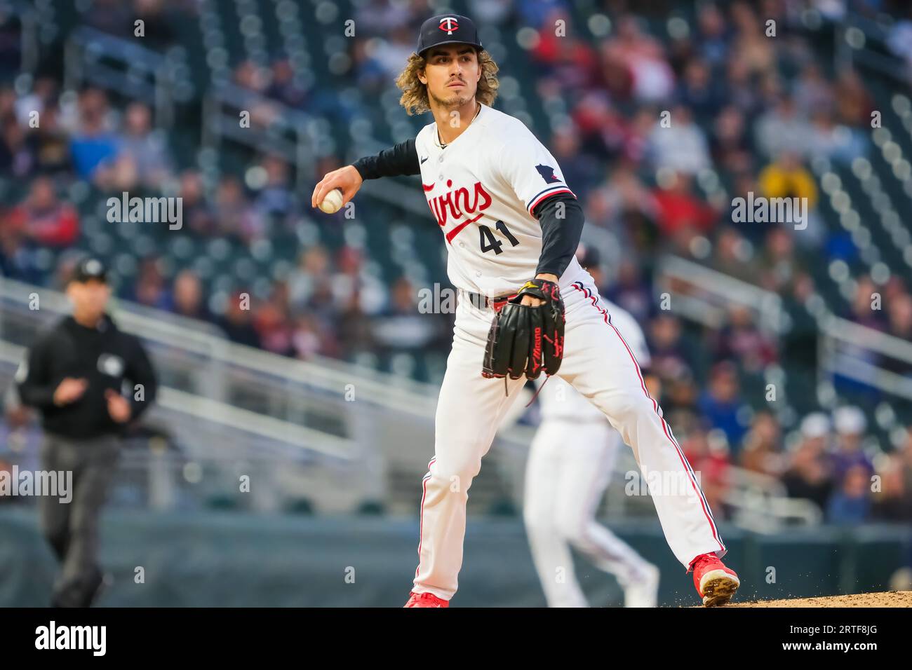 Minneapolis, Minnesota, USA. 12th Sep, 2023. Minnesota Twins starting pitcher JOE RYAN (41 ...