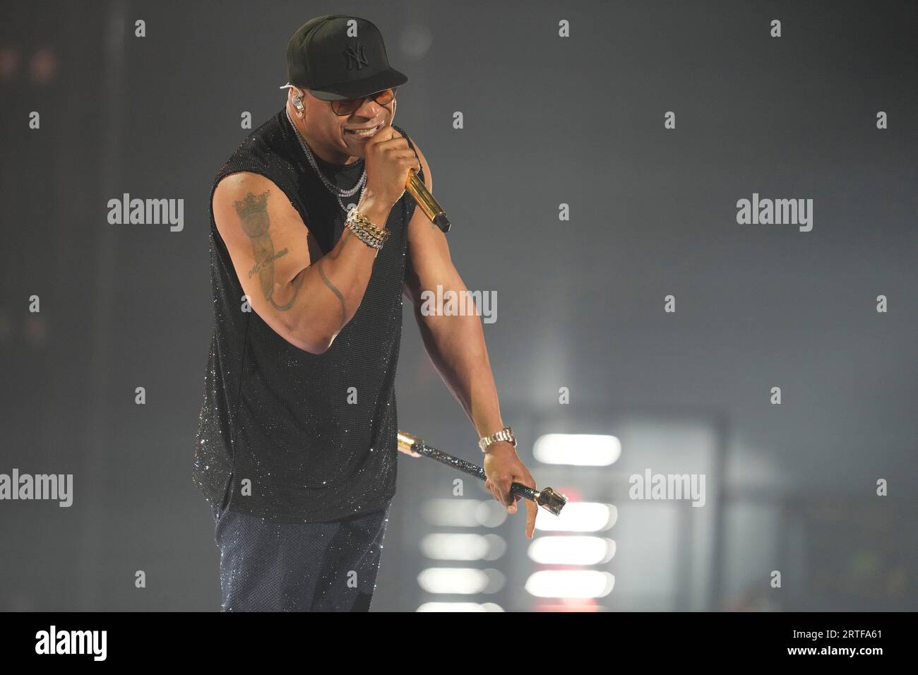 LL Cool J performs during the MTV Video Music Awards on Tuesday, Sept ...