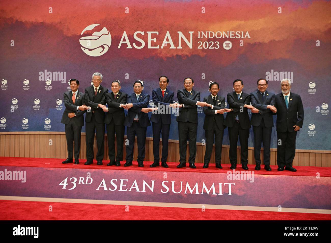 (From left) Philippine President Ferdinand Marcos Jr., Singapore Prime Minister Lee Hsien Loong ...