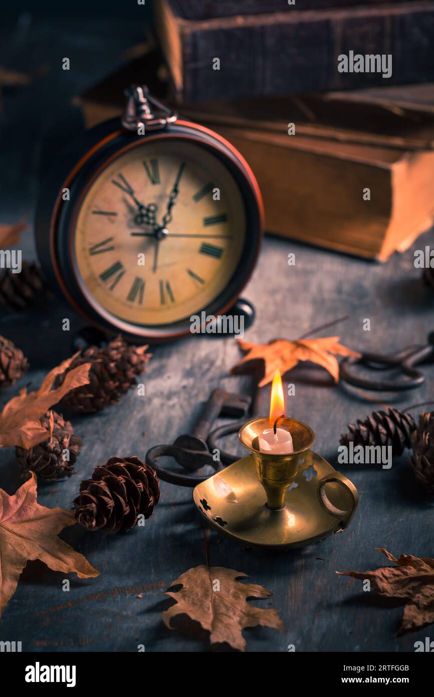 Candle clock hi-res stock photography and images - Alamy