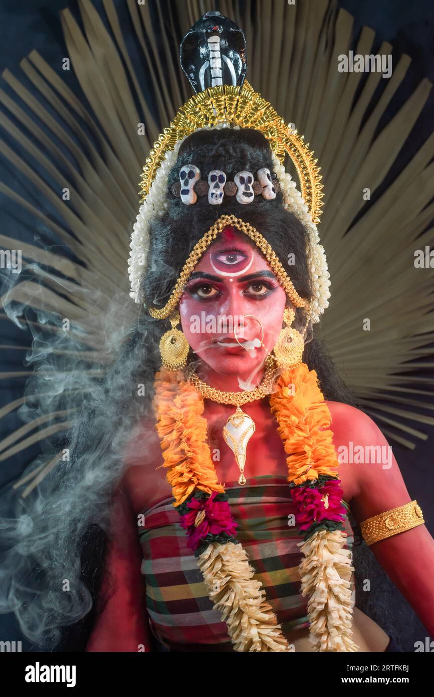 Portrait of beautiful Indian girl of Durga Idol Agomoni Concept Indoor ...