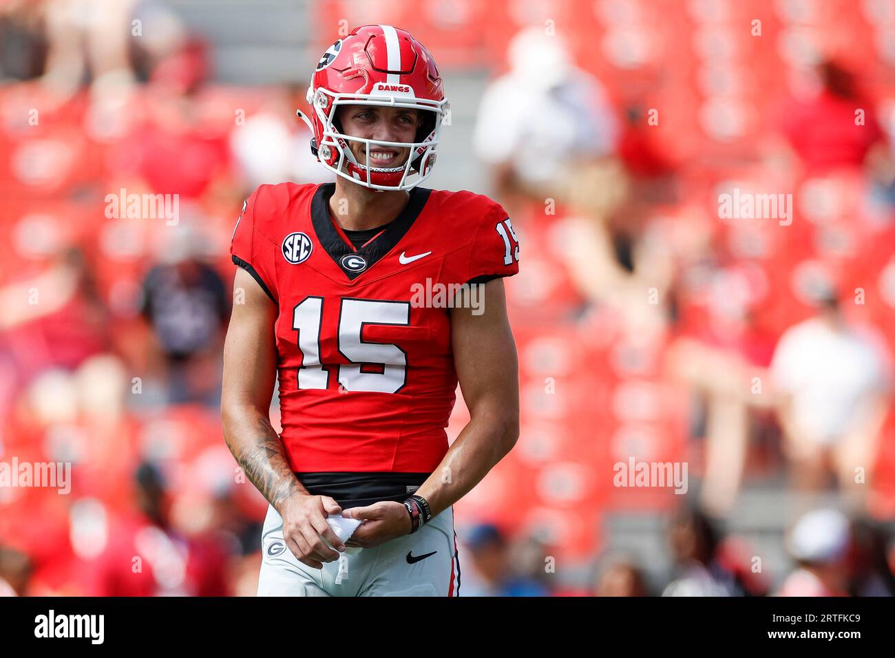Georgia Bulldogs quarterback Carson Beck (15) warms up prior to a ...