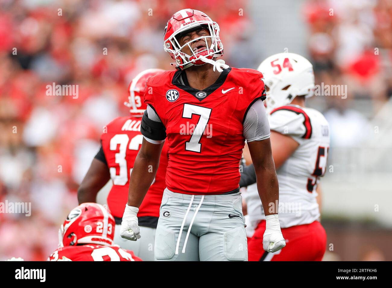Georgia Bulldogs linebacker Marvin Jones Jr. (7) celebrates in the ...